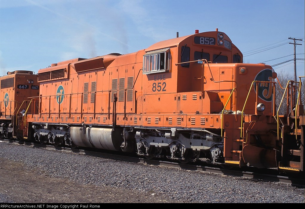 EJ&E 852, ex B&LE 852 EMD SD18, at the BN's Eola Yard